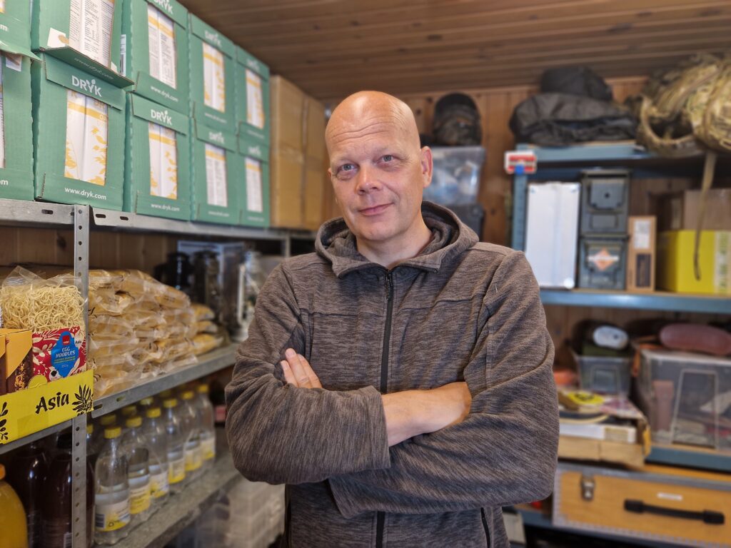 Prepper Jan Hansen forbereder sig på katastrofen: “Det er på tide, at ...